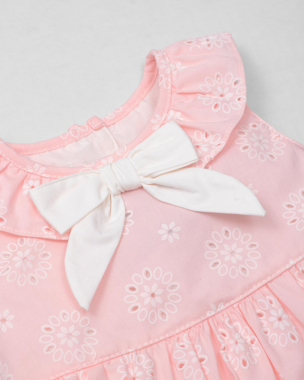 Vestido body rosa en tela hoja rota con estampado de flores y moño bla ...